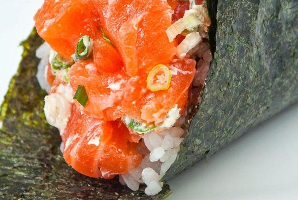 UAU SUSHI - Temaki salmão, creme cheese e cebolinha - MeeuPedido!